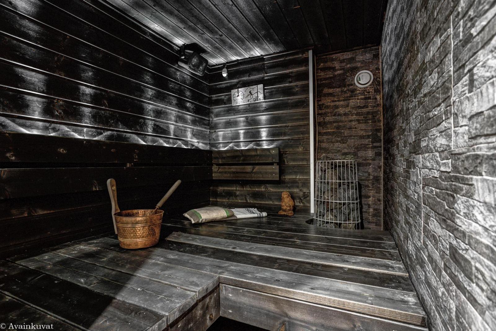 Tumma sauna makuulauteella - Etuovi.com Ideat & vinkit